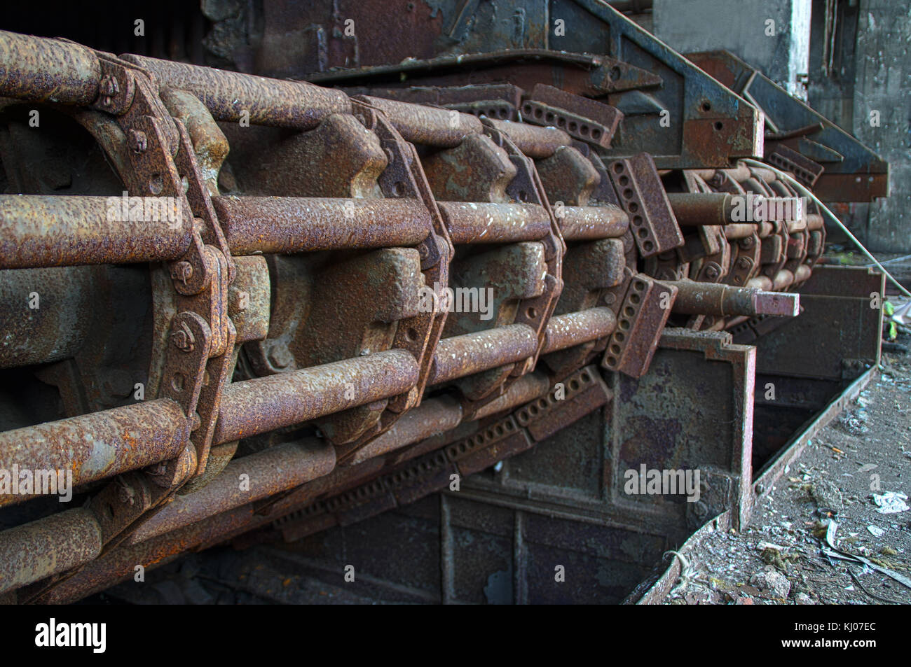 Conveyor chain hi-res stock photography and images - Alamy