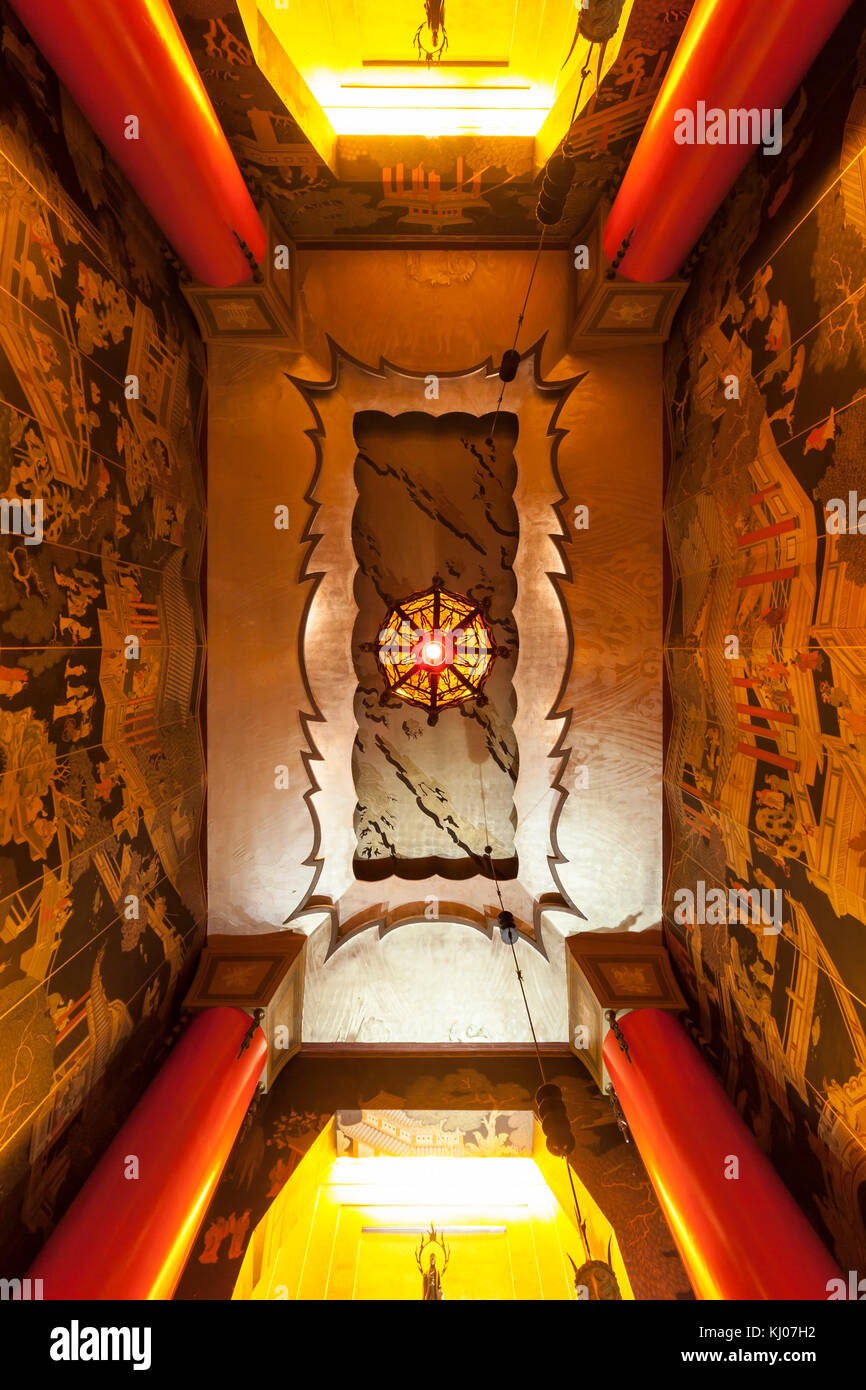 Grauman's chinese theater inside hi-res stock photography and images ...