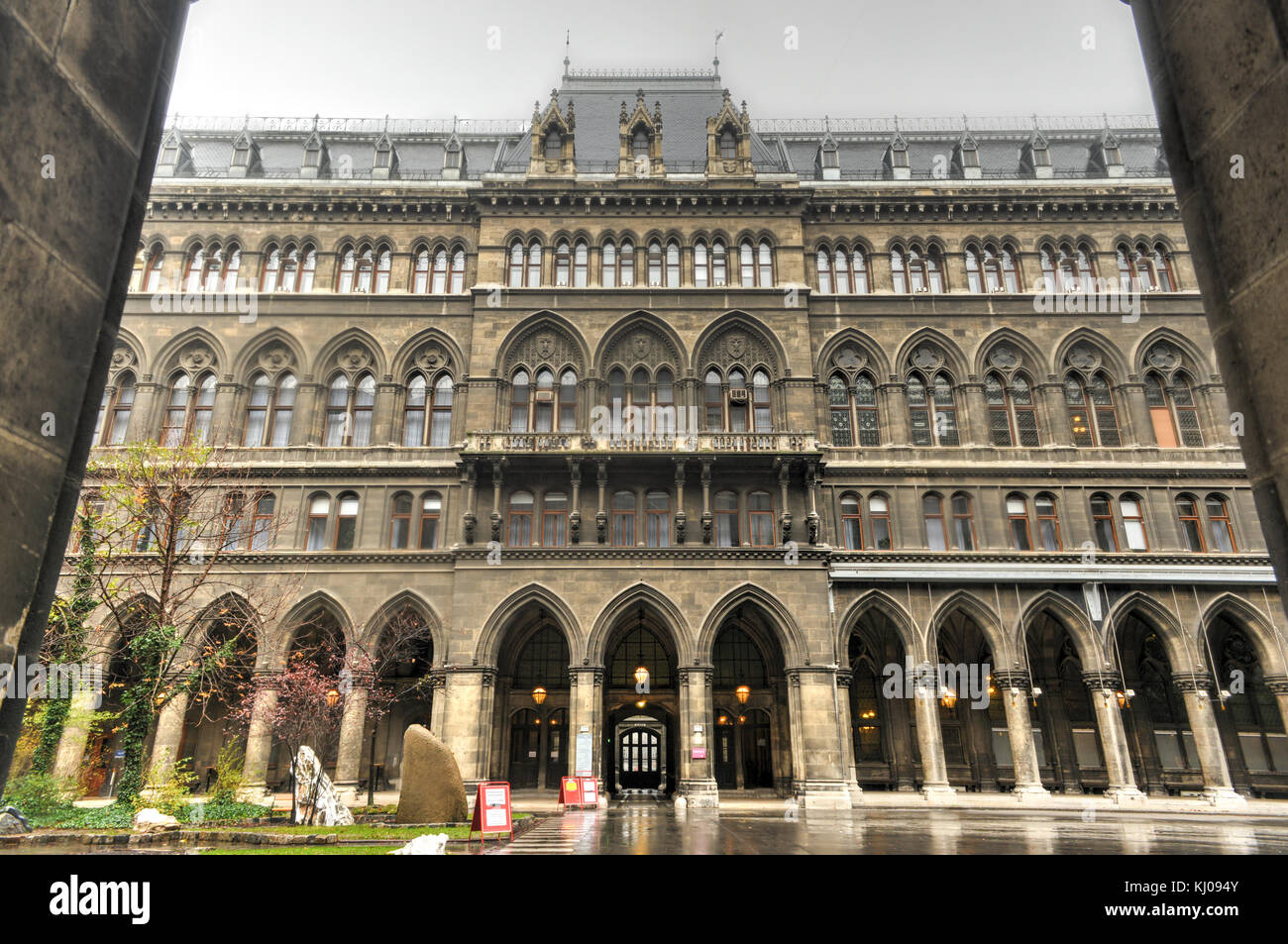 Townhall in vienna hi-res stock photography and images - Alamy