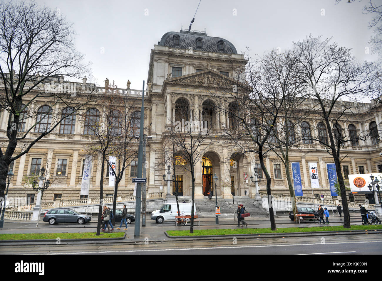 VIENNA, AUSTRIA - NOVEMBER 30, 2014: Classical architecture of a ...