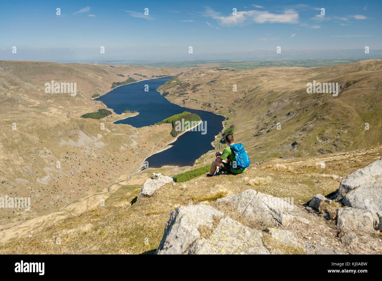 Hiker overlooking lake Stock Photo - Alamy
