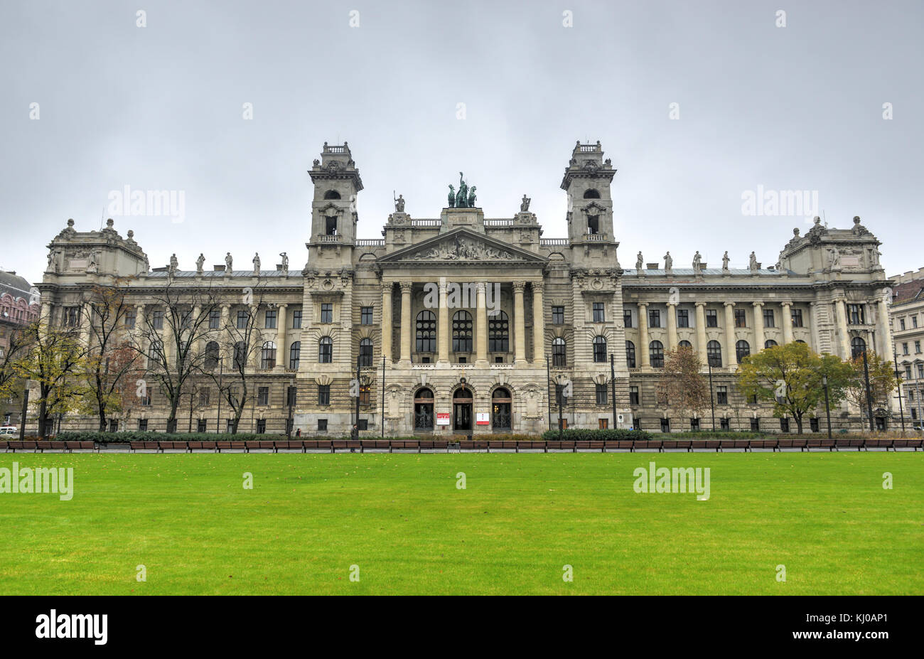 Kossuth square budapest hi-res stock photography and images - Alamy