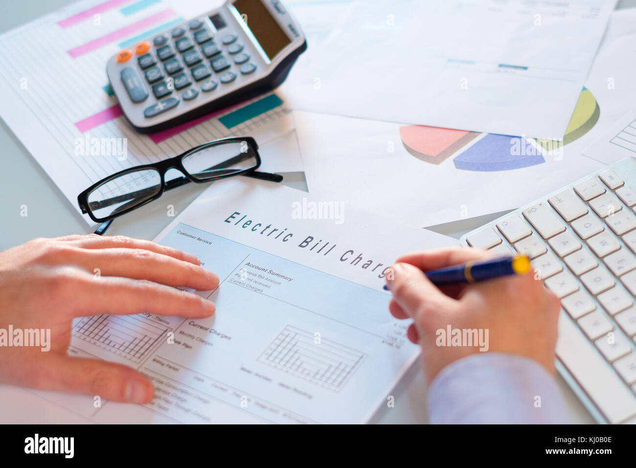 Doing expenses hi-res stock photography and images - Alamy