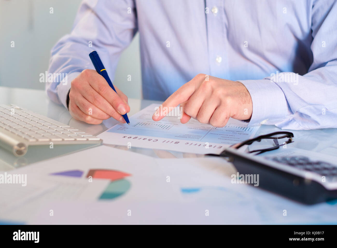 Doing expenses hi-res stock photography and images - Alamy