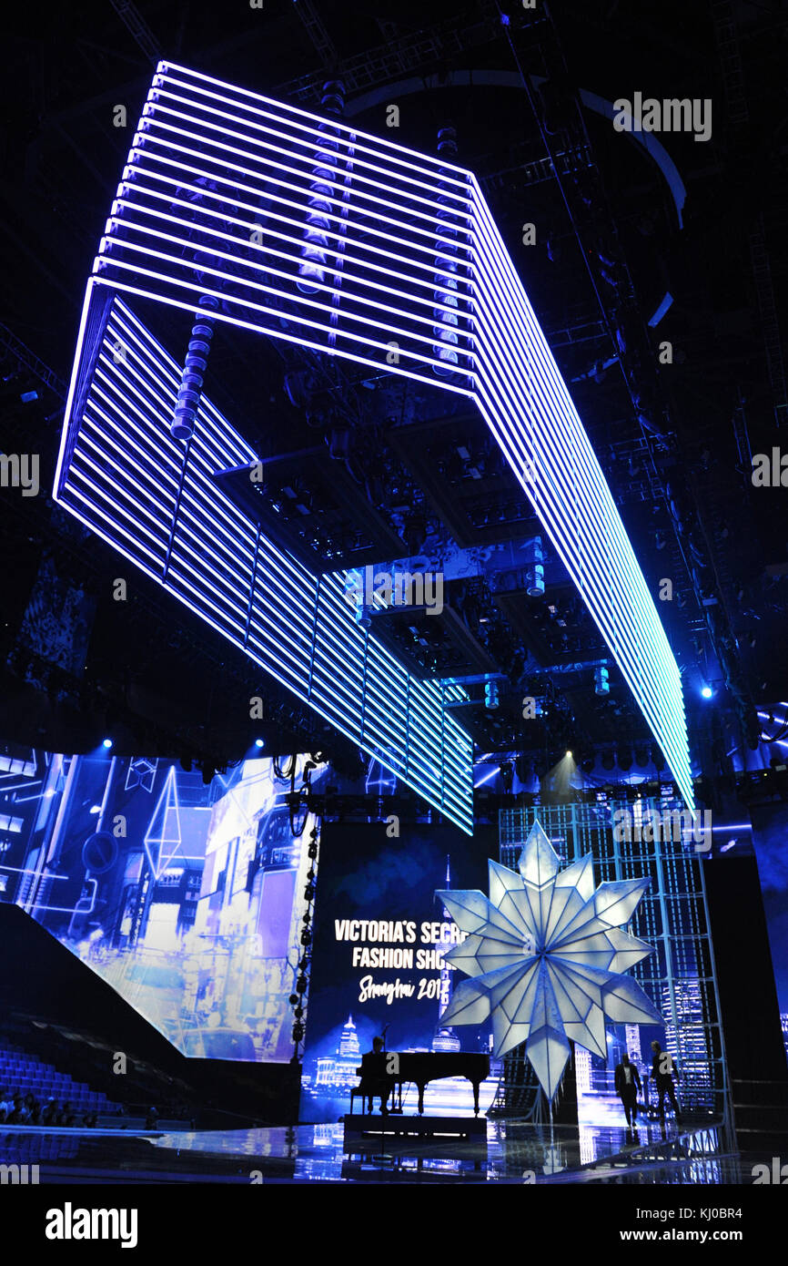 Victoria secret catwalk hi-res stock photography and images - Alamy