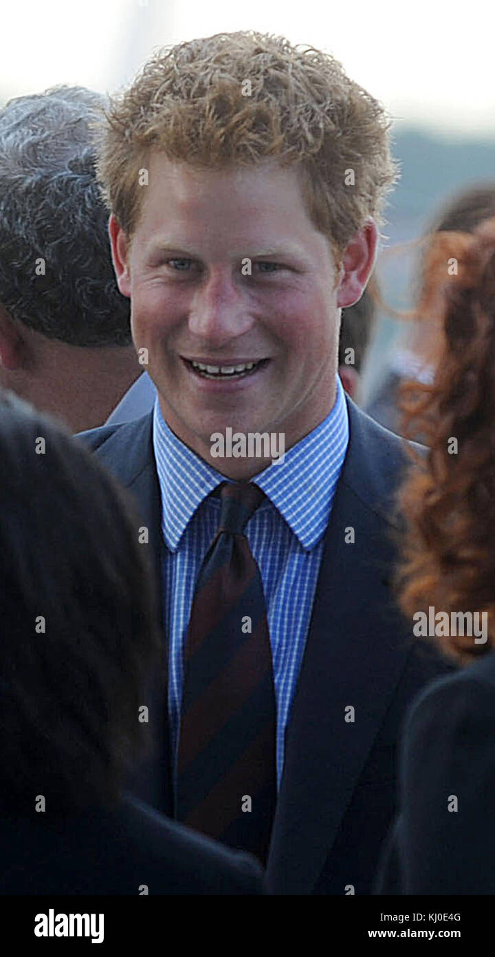NEW YORK - JUNE 25: Prince Harry (R) speaks with U.S. Marine veteran ...