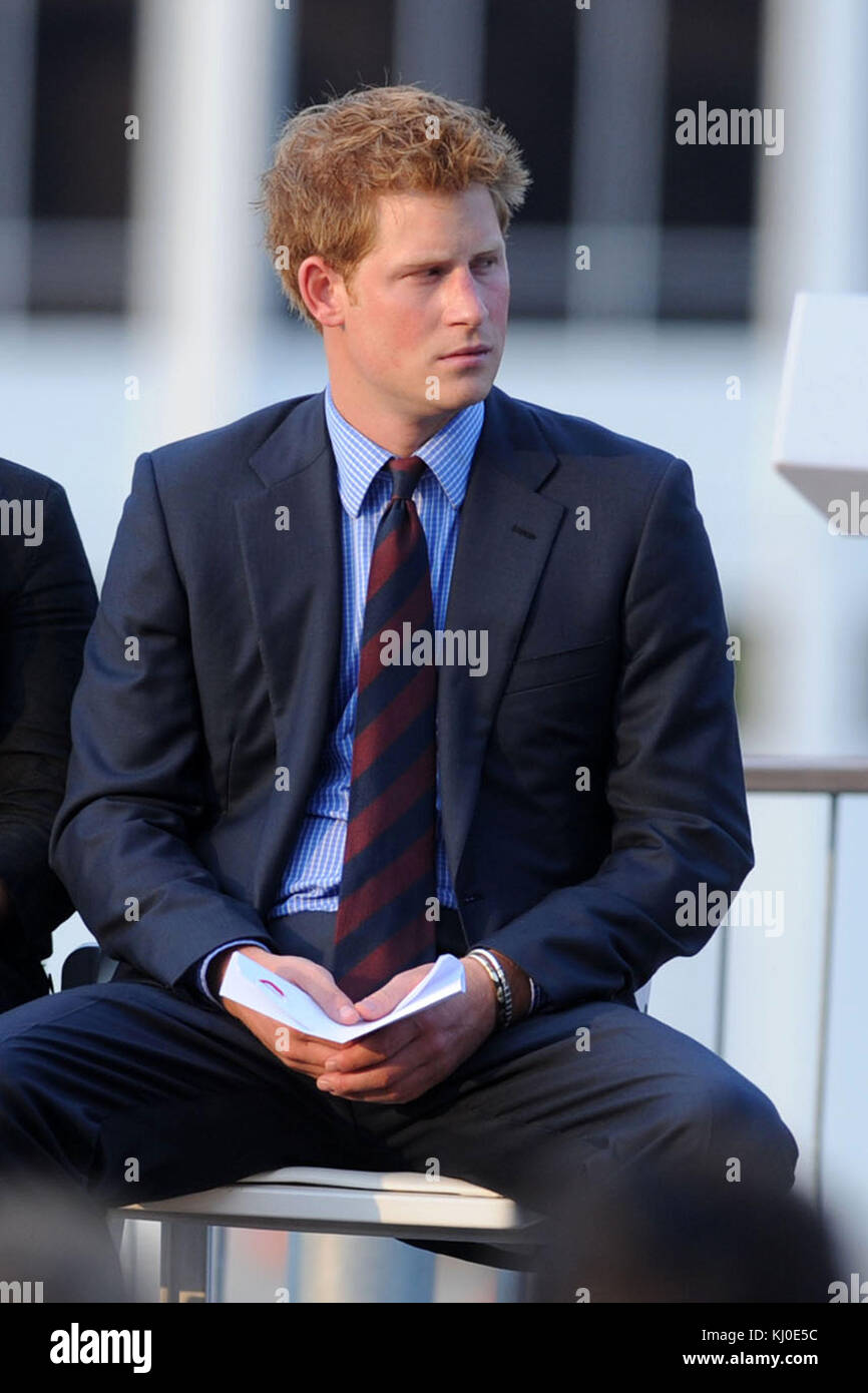 NEW YORK - JUNE 25: Prince Harry (R) speaks with U.S. Marine veteran ...