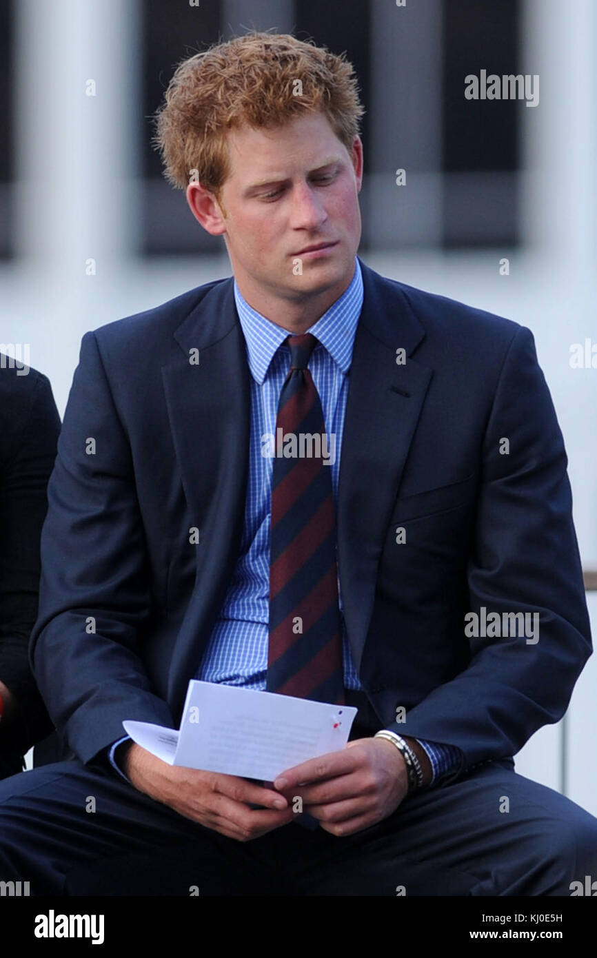 NEW YORK - JUNE 25: Prince Harry (R) speaks with U.S. Marine veteran ...