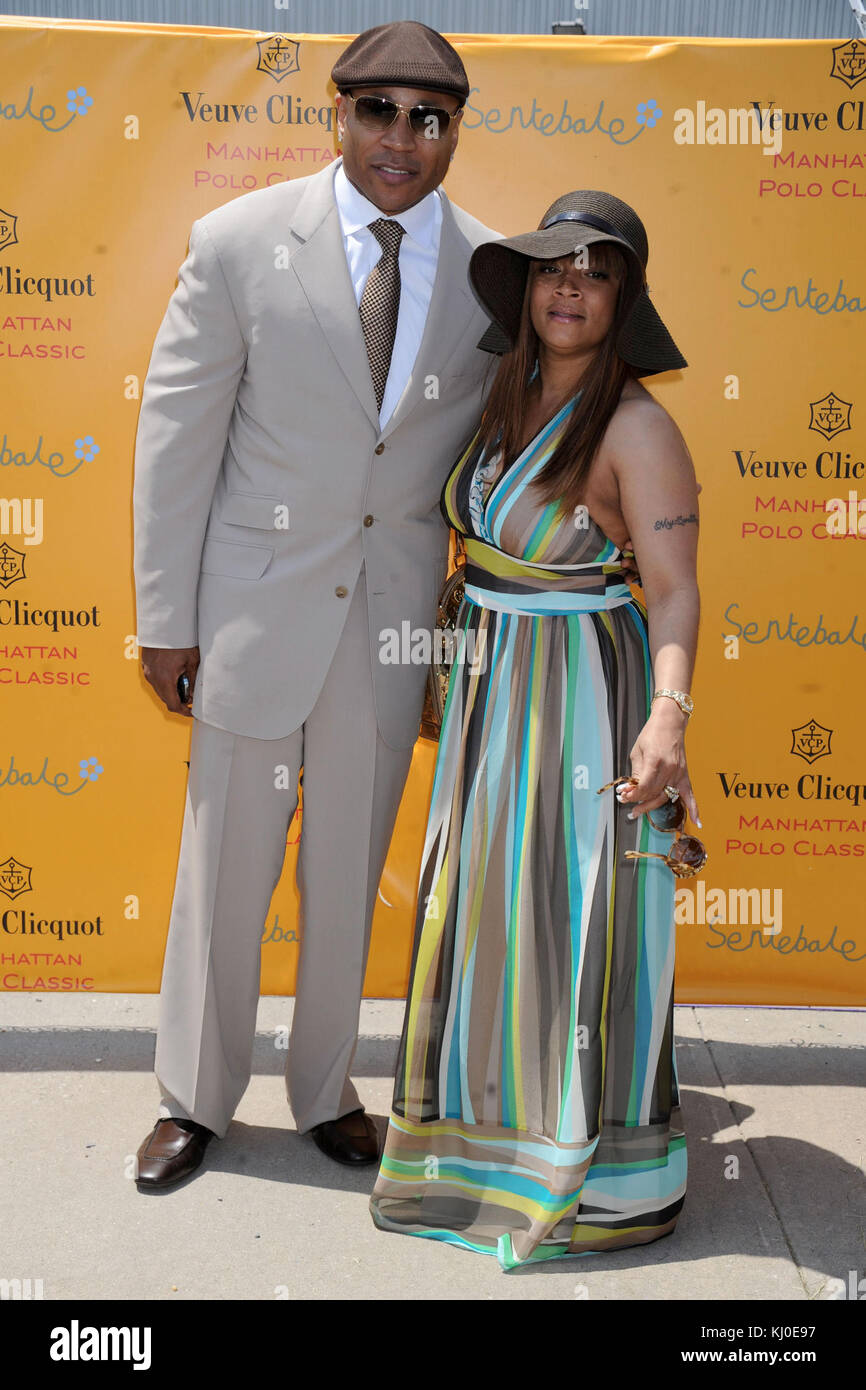 NEW YORK - MAY 30: LL Cool J, Simone Smith attends the 2009 Veuve ...