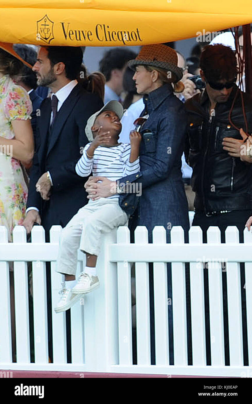 NEW YORK - MAY 30: Madonna, David attends the 2009 Veuve Clicquot ...