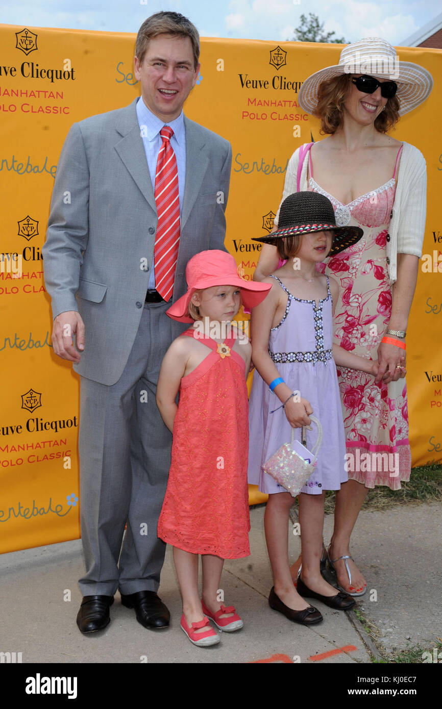 NEW YORK - MAY 30: Pat Kiernan attends the 2009 Veuve Clicquot ...