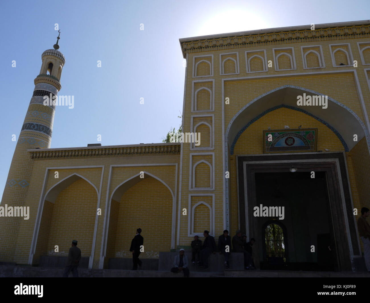 The IdKah Mosque, located in China, is one of the largest mosques in ...