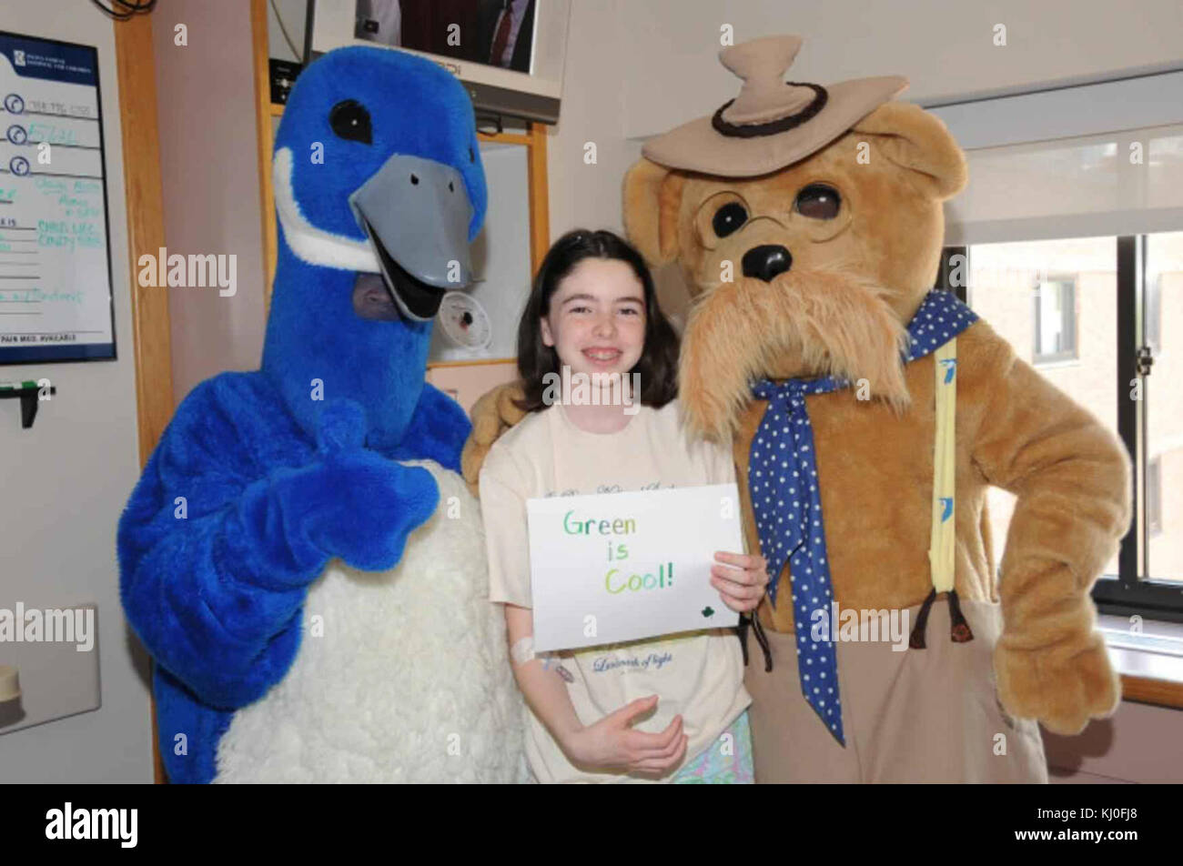 Portrait two girls between hi-res stock photography and images - Alamy