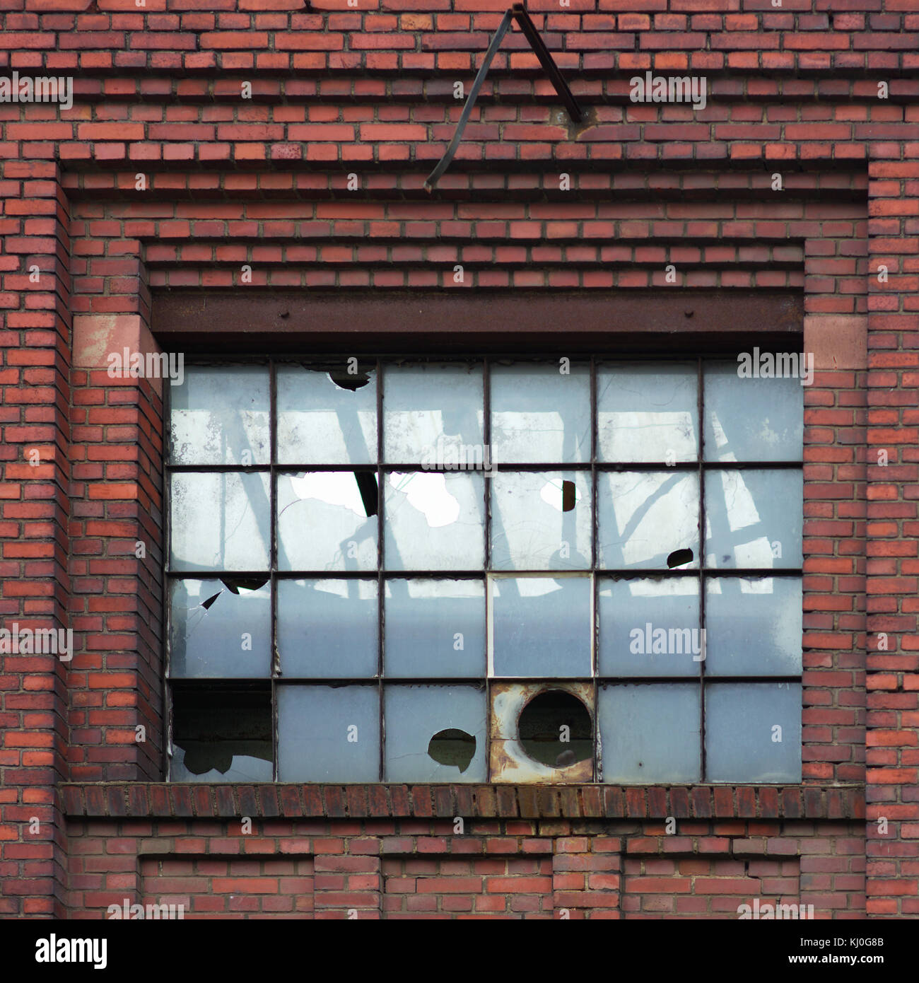 Round window in brick wall hi-res stock photography and images - Alamy