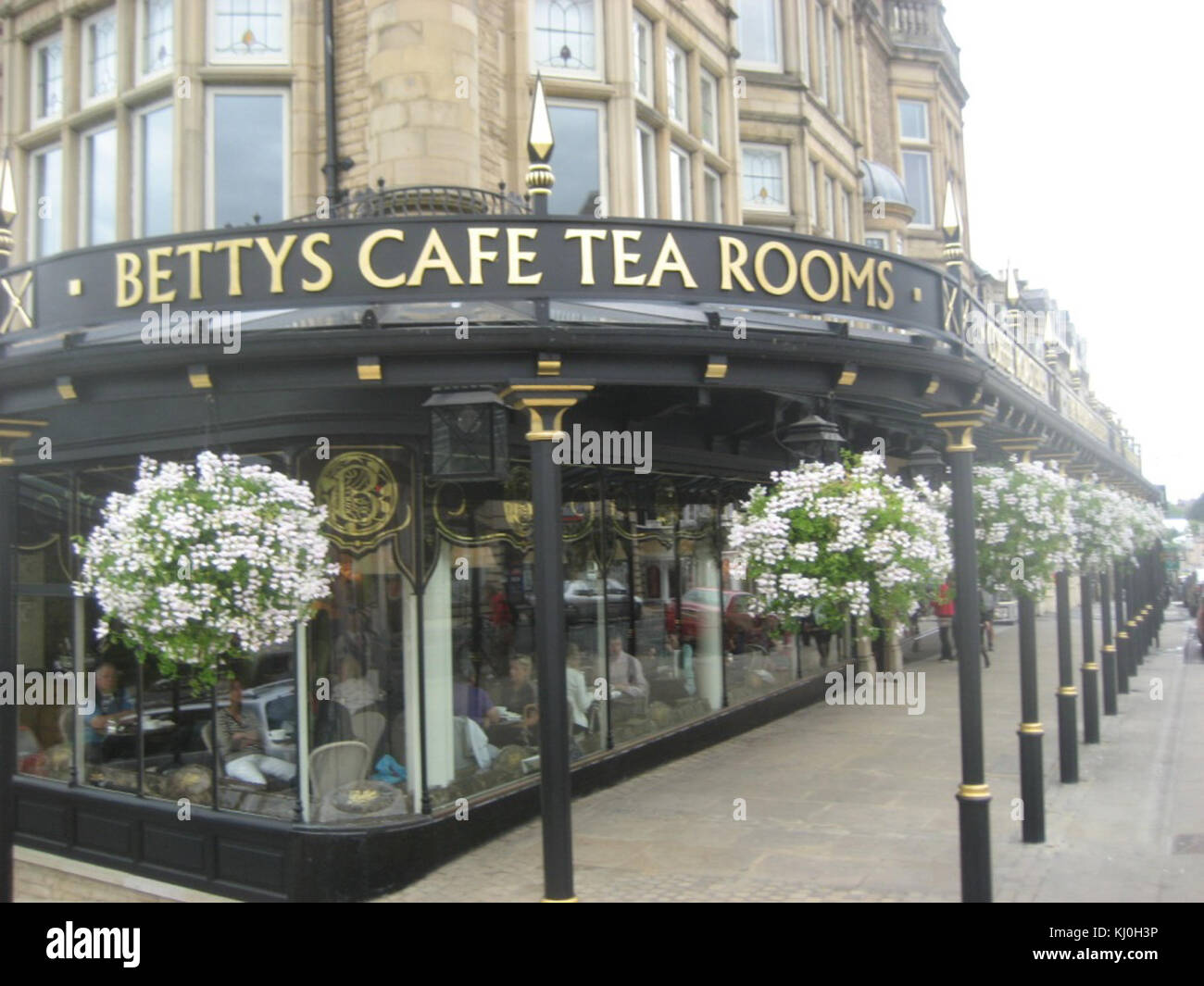 Bettys tea rooms Harrogate sm Stock Photo - Alamy