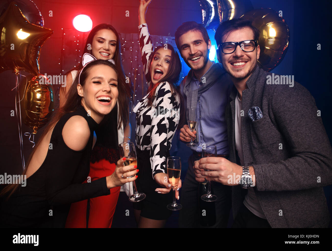 Party gathering large group of people hi-res stock photography and ...