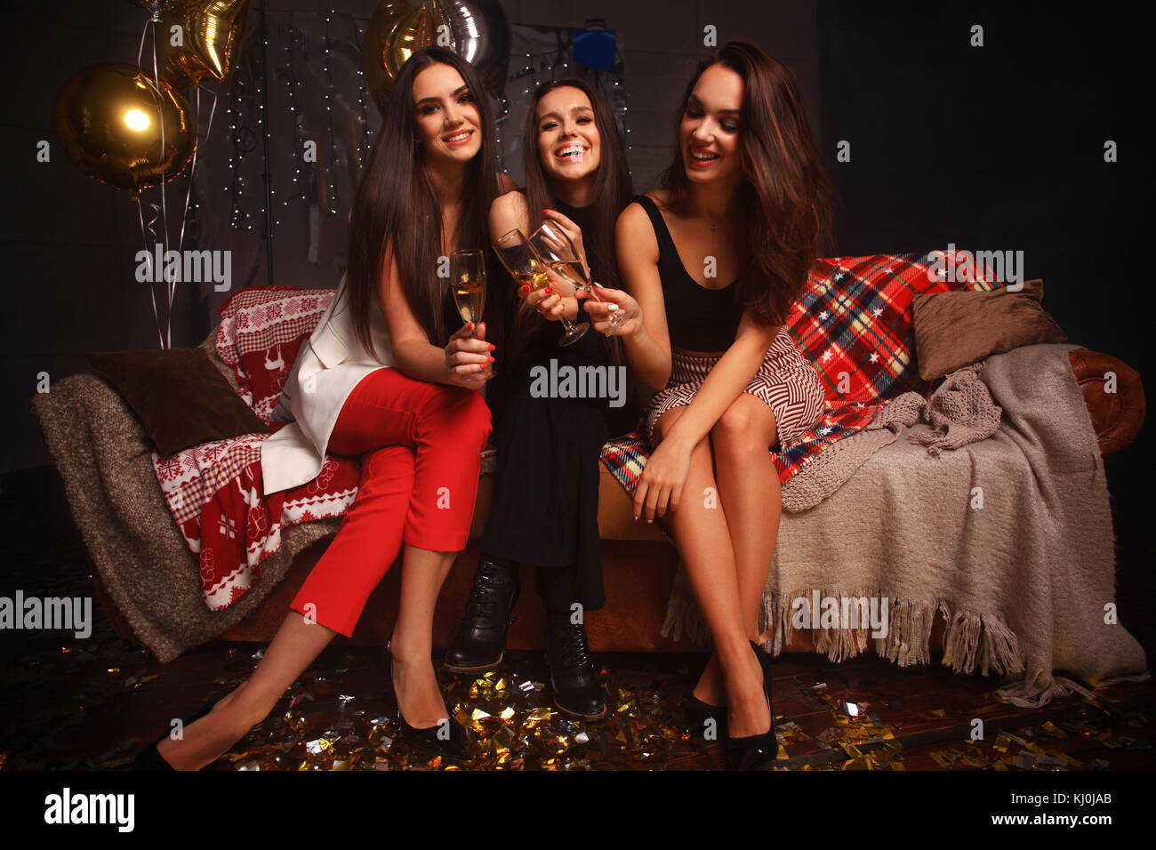 Girls Dancing Nightclub Stock Photos & Girls Dancing Nightclub Stock ...