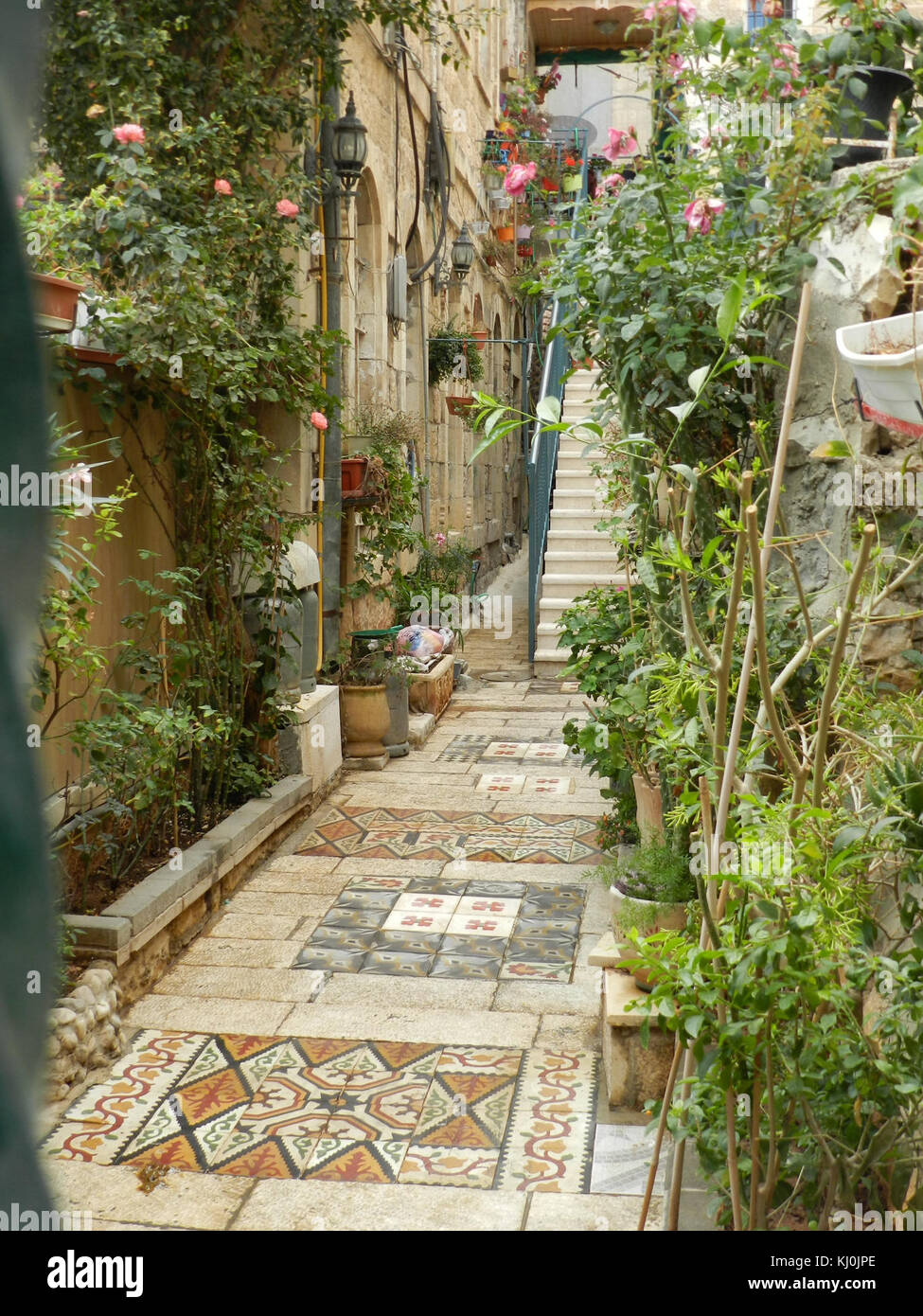 Israel 15328 Entrance to a house in Musrara Stock Photo - Alamy
