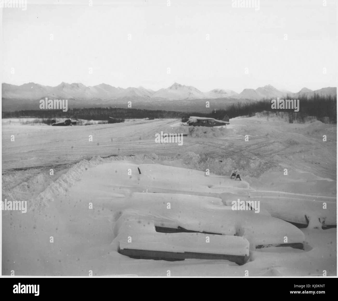 Hangar facilities hi-res stock photography and images - Alamy