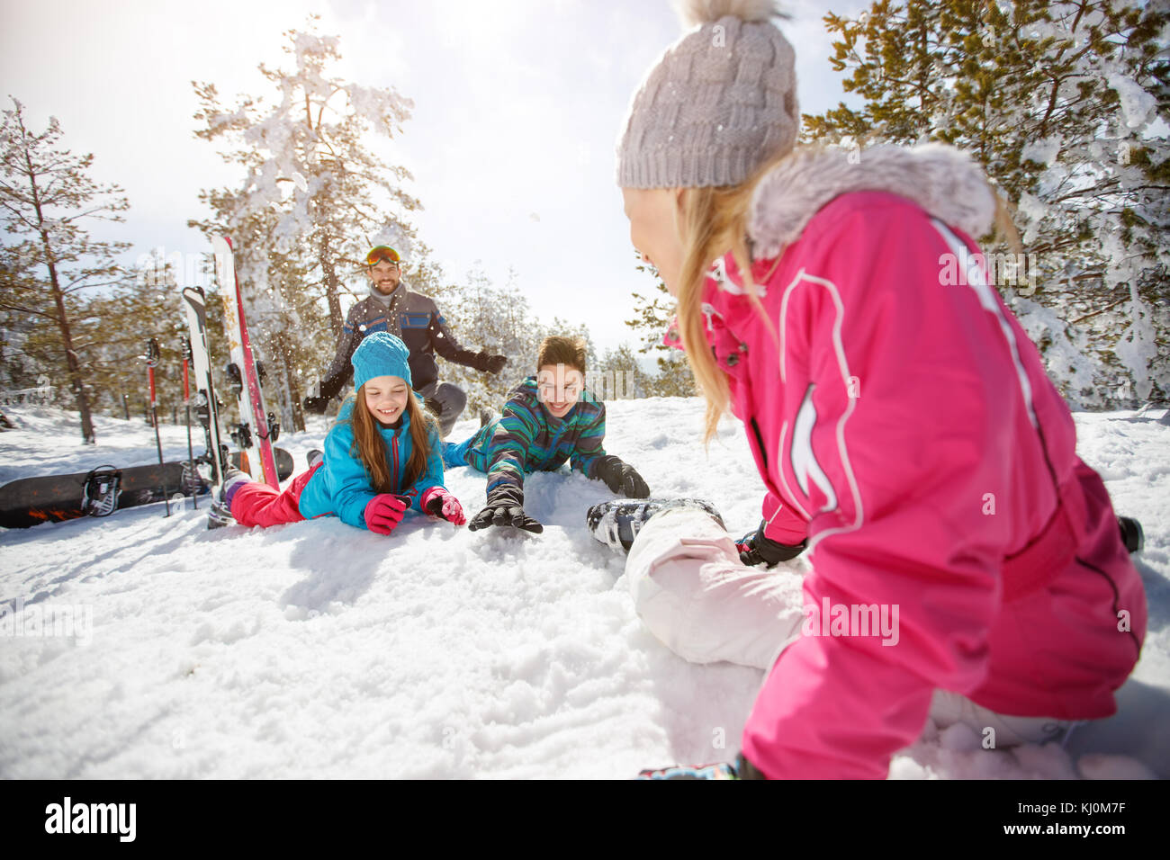 Skiing holiday family hi-res stock photography and images - Alamy