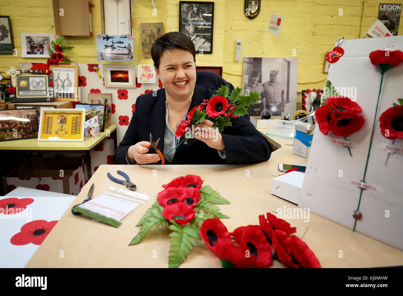 Scottish Conservative leader Ruth Davidson helps to make a Christmas ...