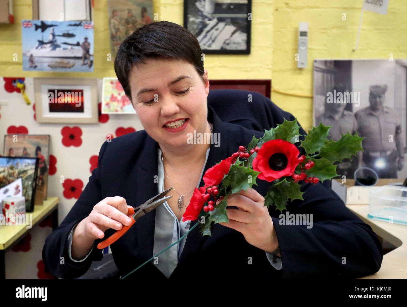Scottish Conservative leader Ruth Davidson helps to make a Christmas ...