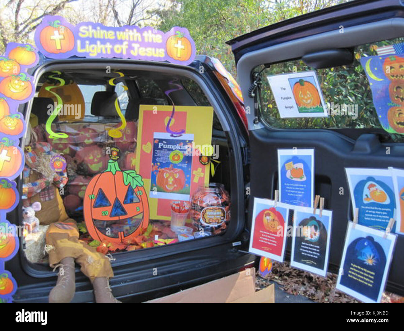 Vehicle decorated trunk treat hi-res stock photography and images - Alamy