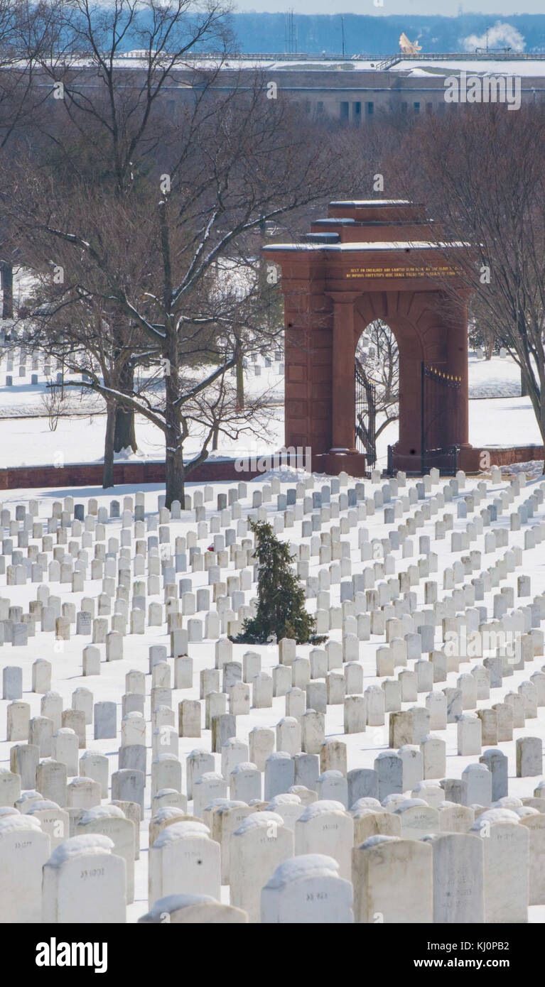 Entrance gate arlington national cemetery hi-res stock photography and ...