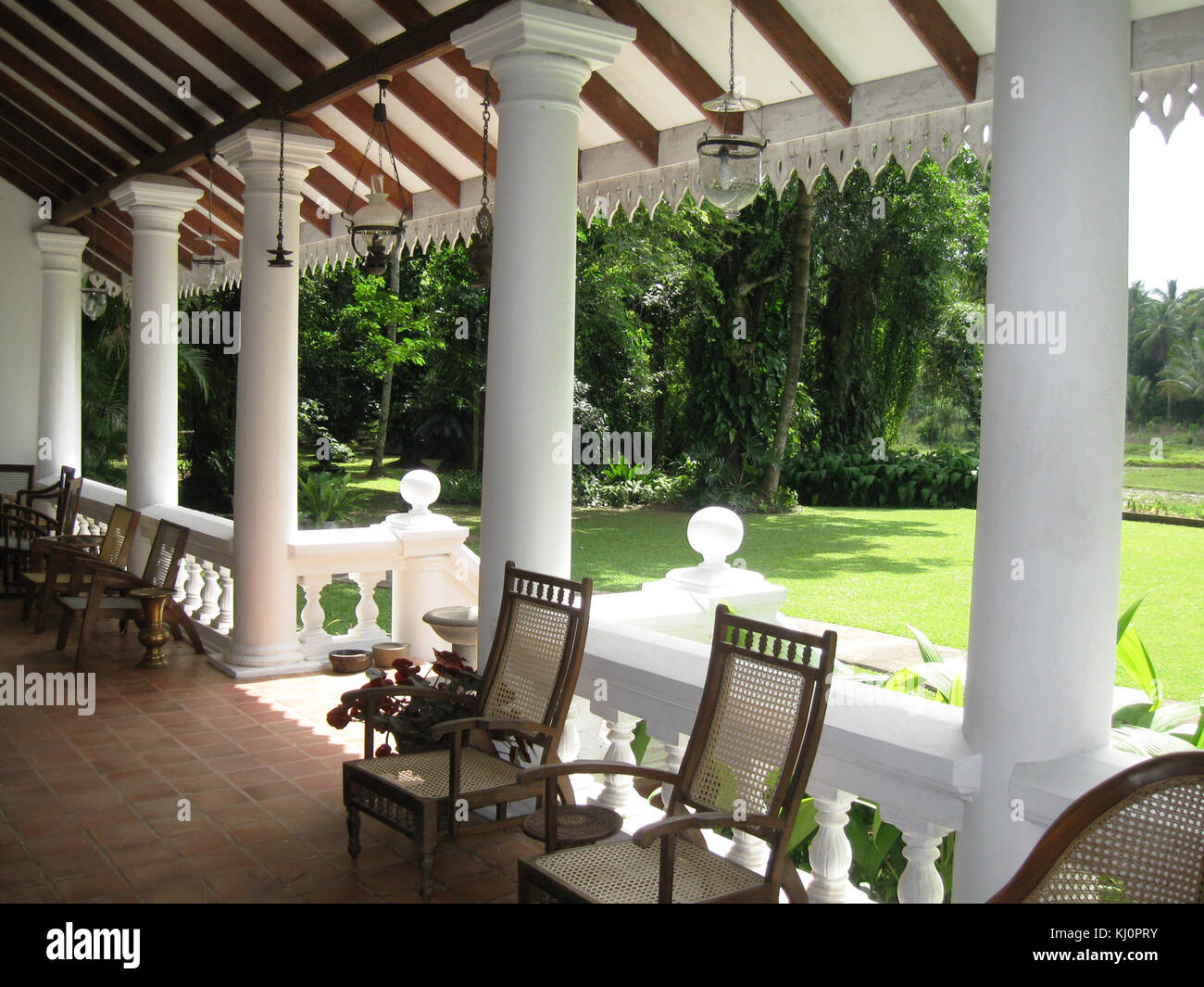 Veranda of Meeduma Walauwa, Rambukkana Stock Photo - Alamy