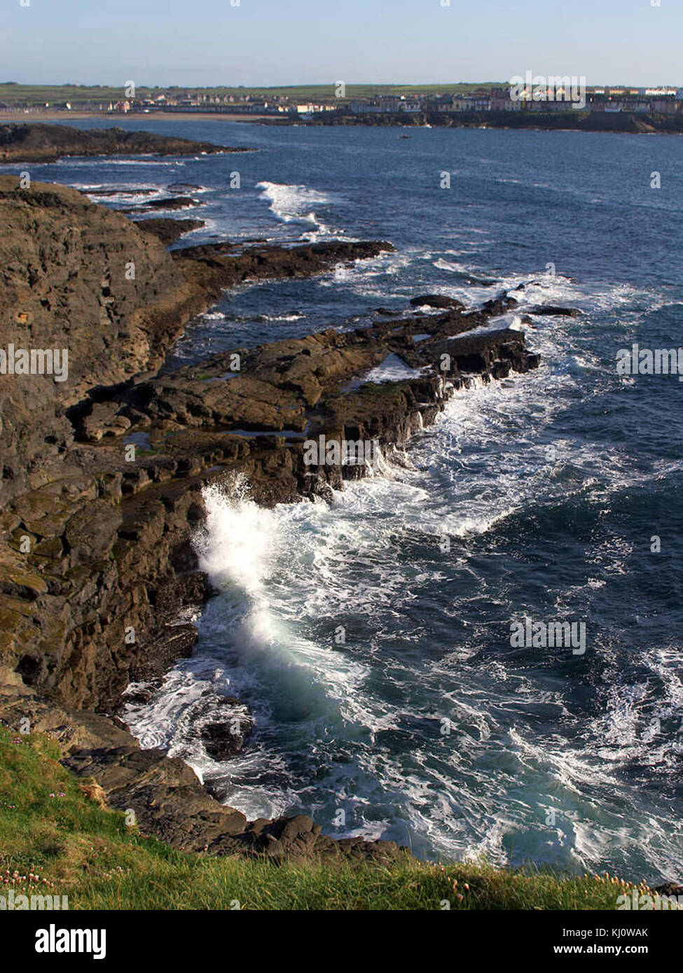 Cliffs kilkee ireland Stock Photo - Alamy