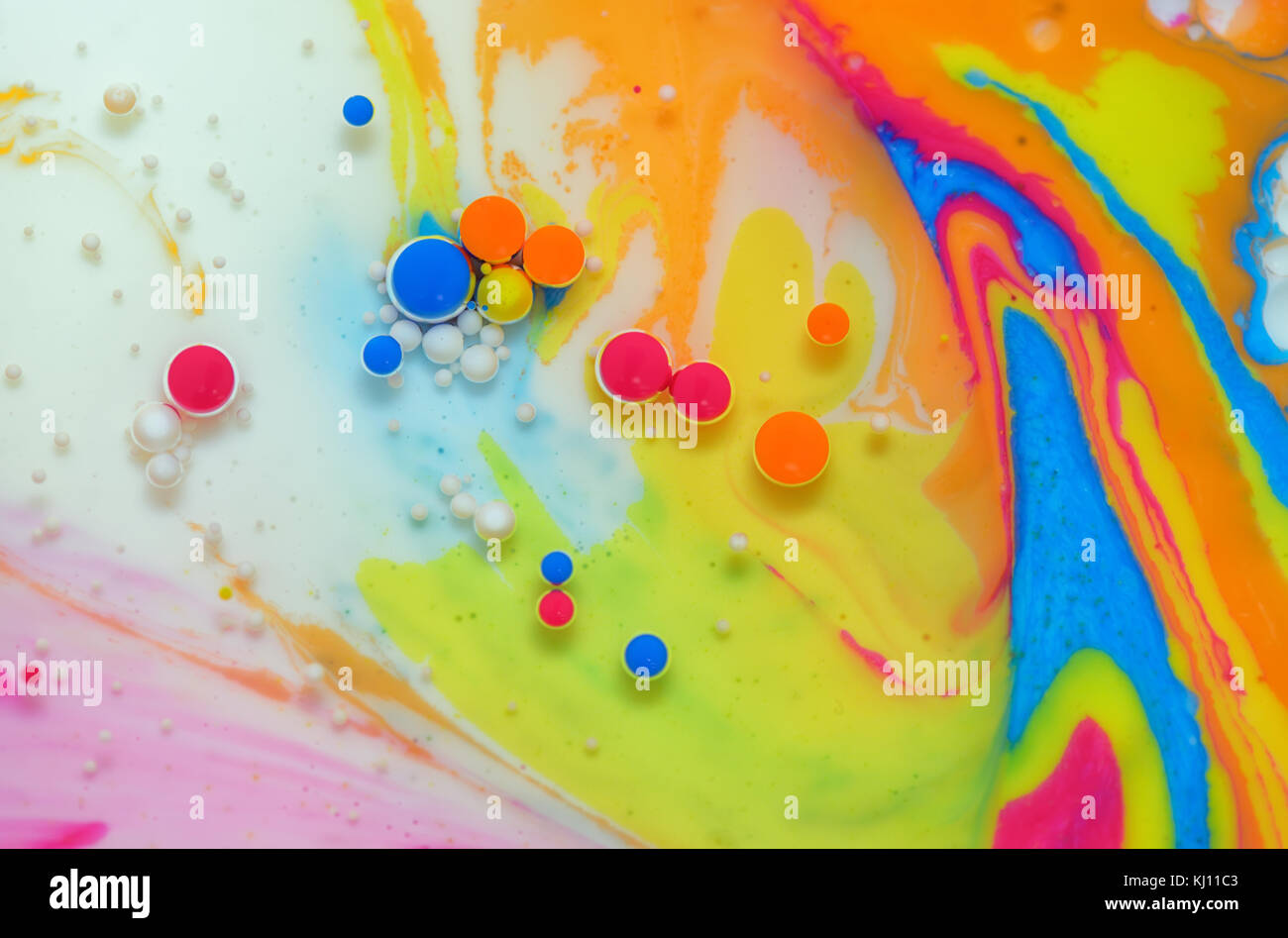 Oil and water and colors experiment hi-res stock photography and images ...