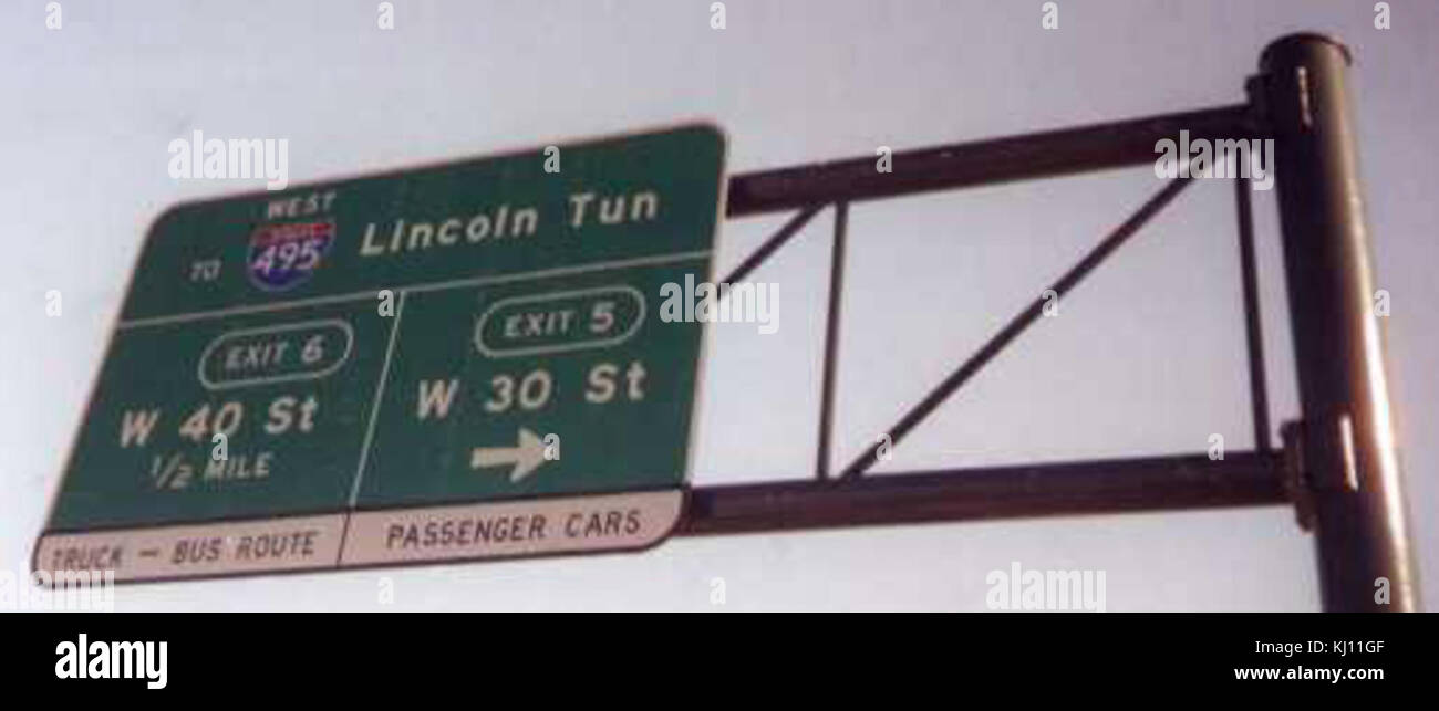 A photograph showing the north exit 5 on New York State Route 9A, which ...