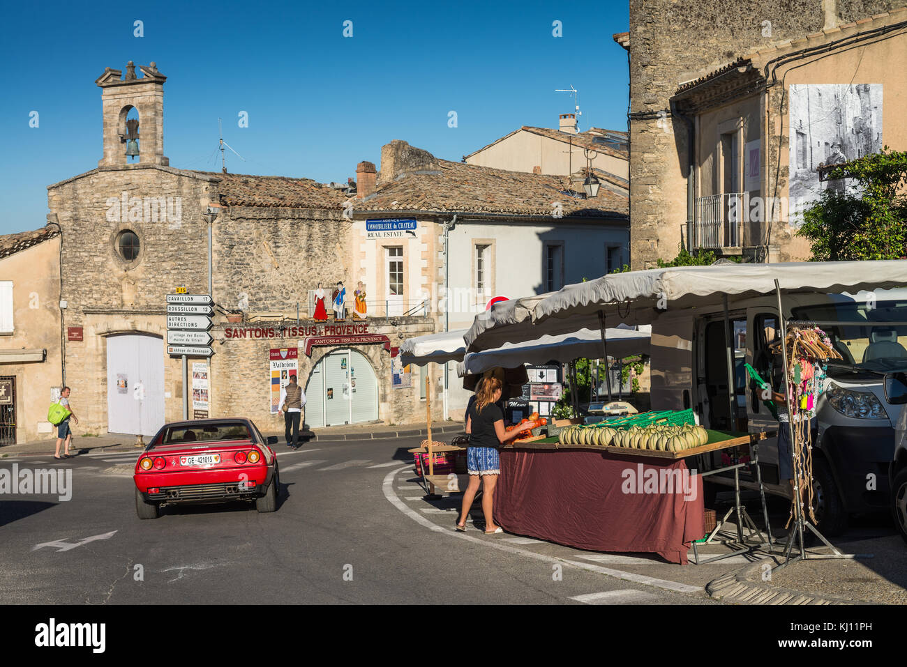 Street market, Gordes, Provence, France, Europe Stock Photo - Alamy