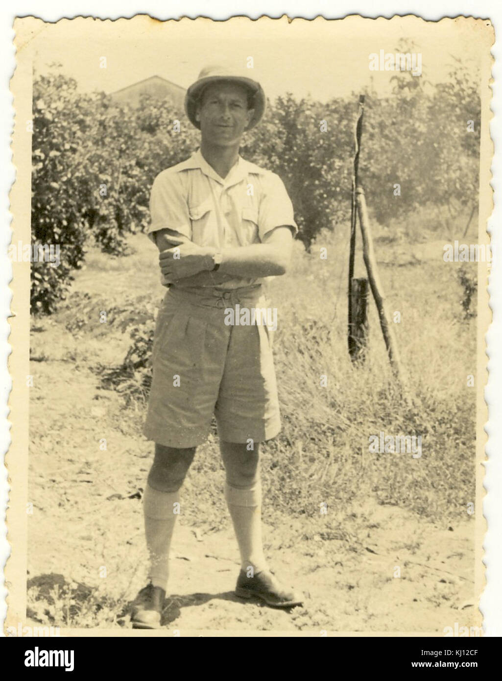 Israel 14958 shlomo kramer with cork hat Stock Photo - Alamy