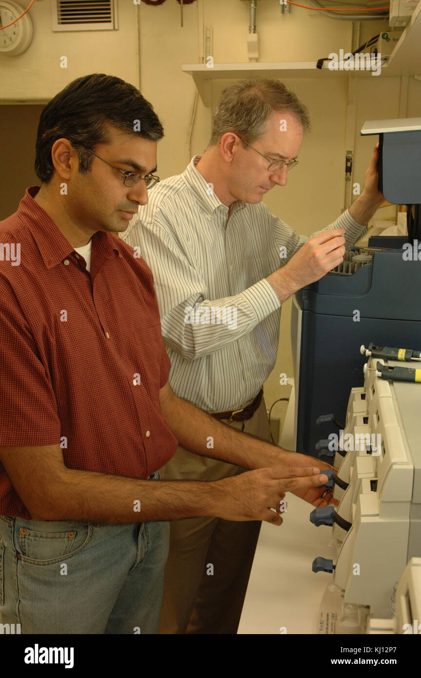 Microarray scanner hi-res stock photography and images - Alamy