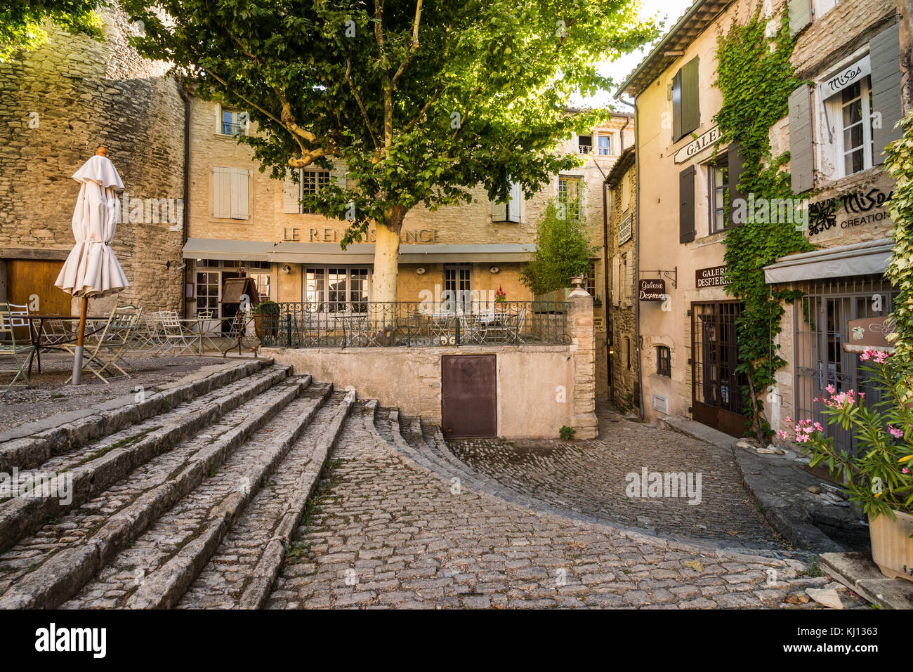 Street of medieval village of Gordes, Provence, France Stock Photo - Alamy