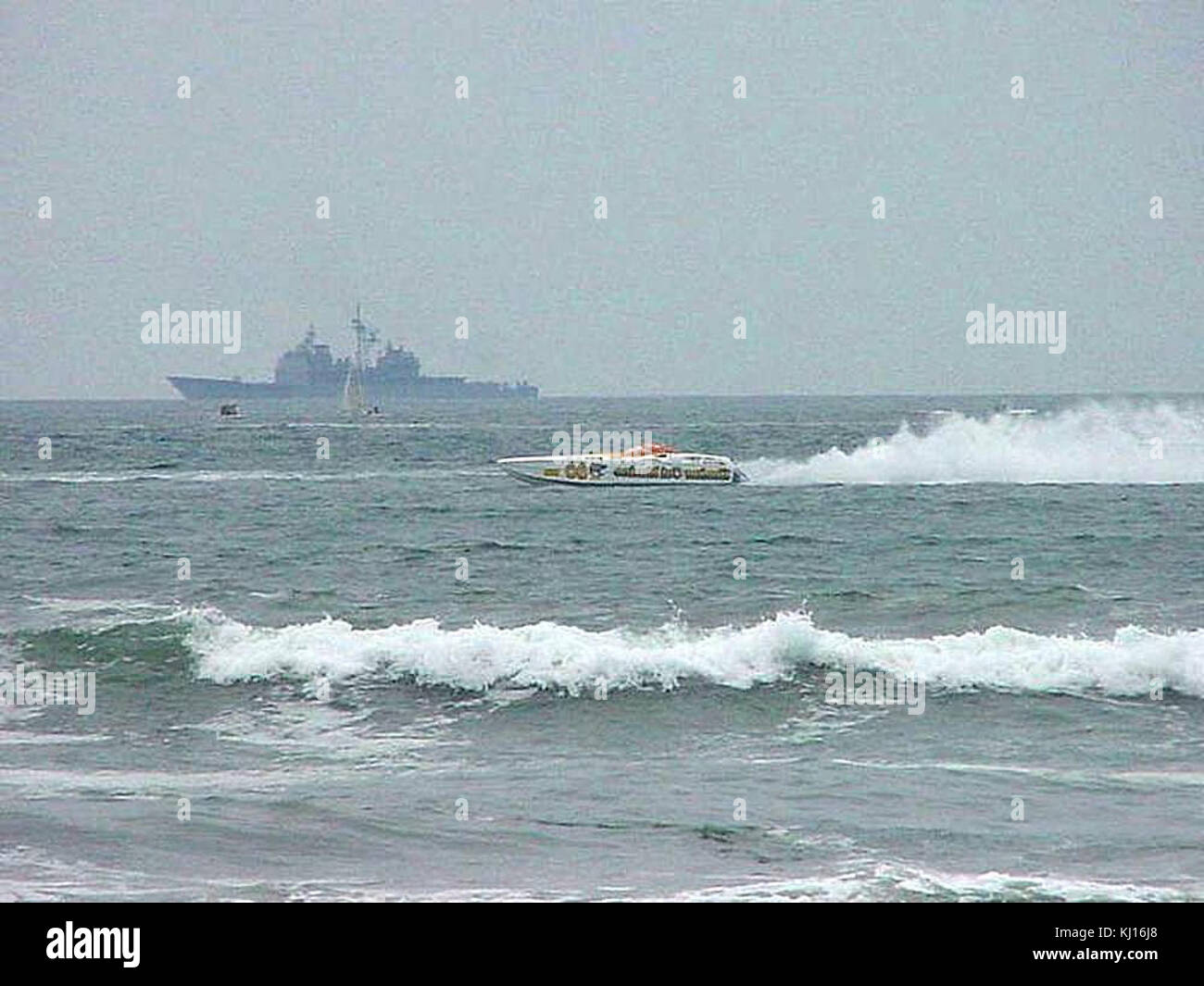 Waves and ship hi-res stock photography and images - Alamy