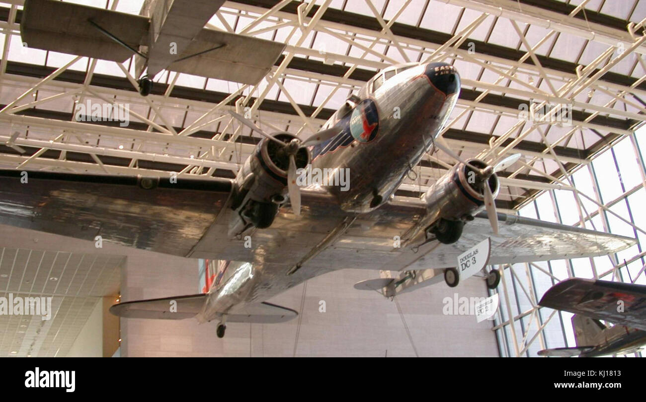 Propeller douglas dc aircraft hi-res stock photography and images - Alamy