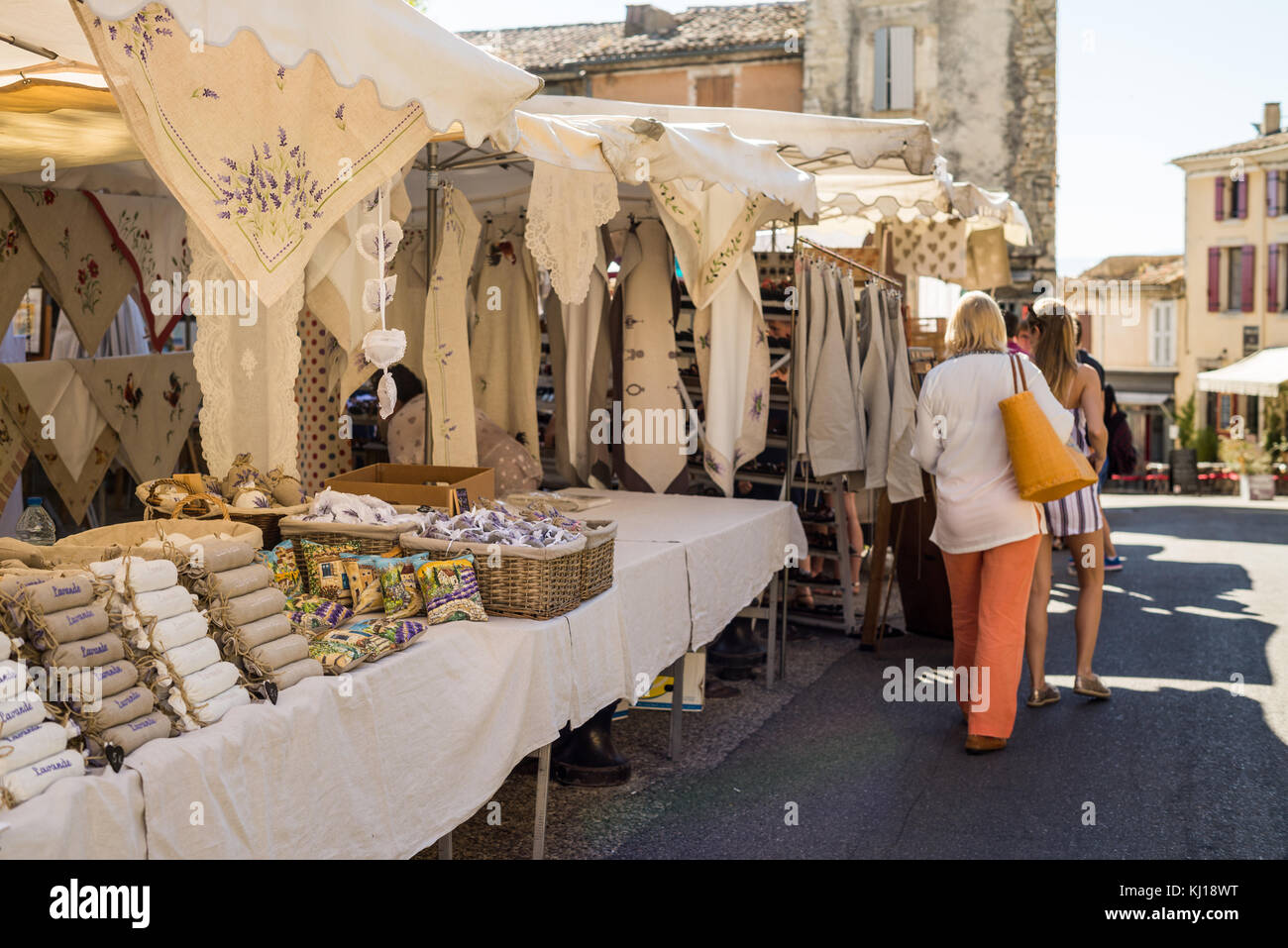 Street market, Gordes, Provence, France, Europe Stock Photo - Alamy