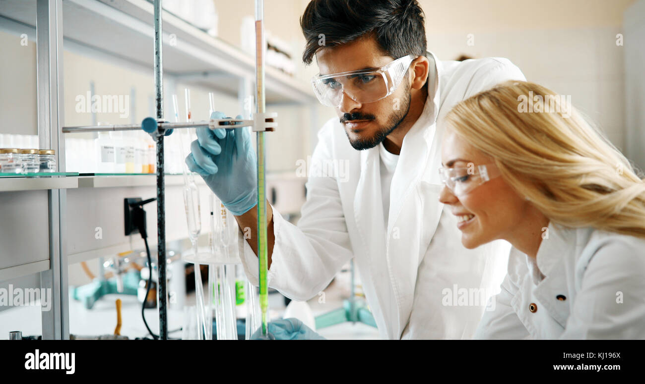 Group of chemistry students working in laboratory Stock Photo - Alamy