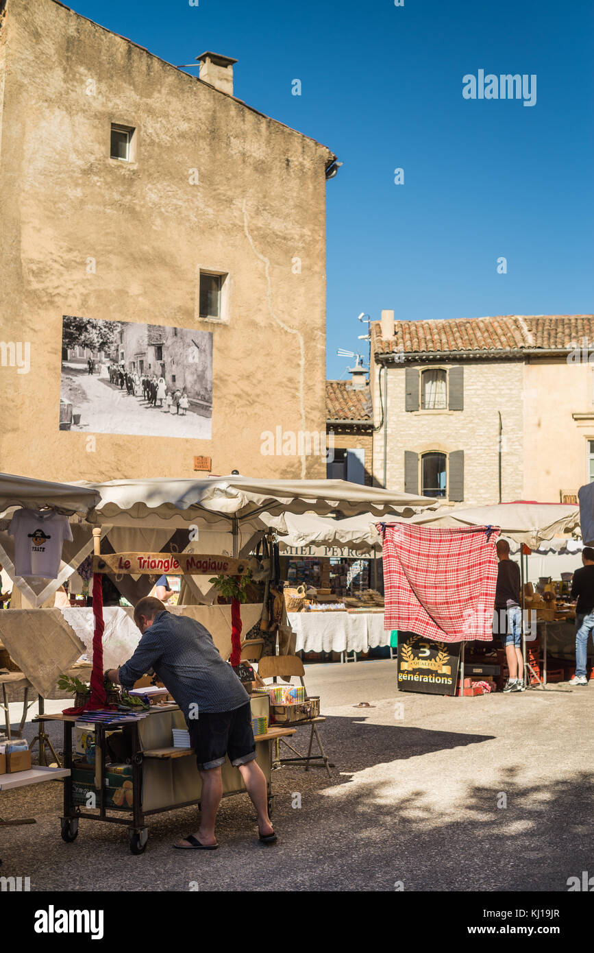 Street market, Gordes, Provence, France, Europe Stock Photo - Alamy