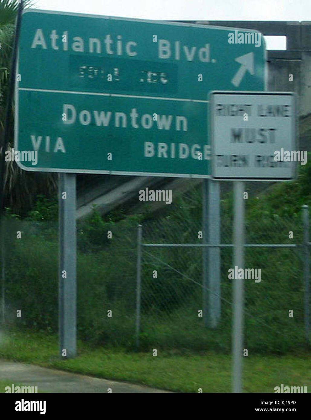 Hart Bridge toll sign Stock Photo - Alamy