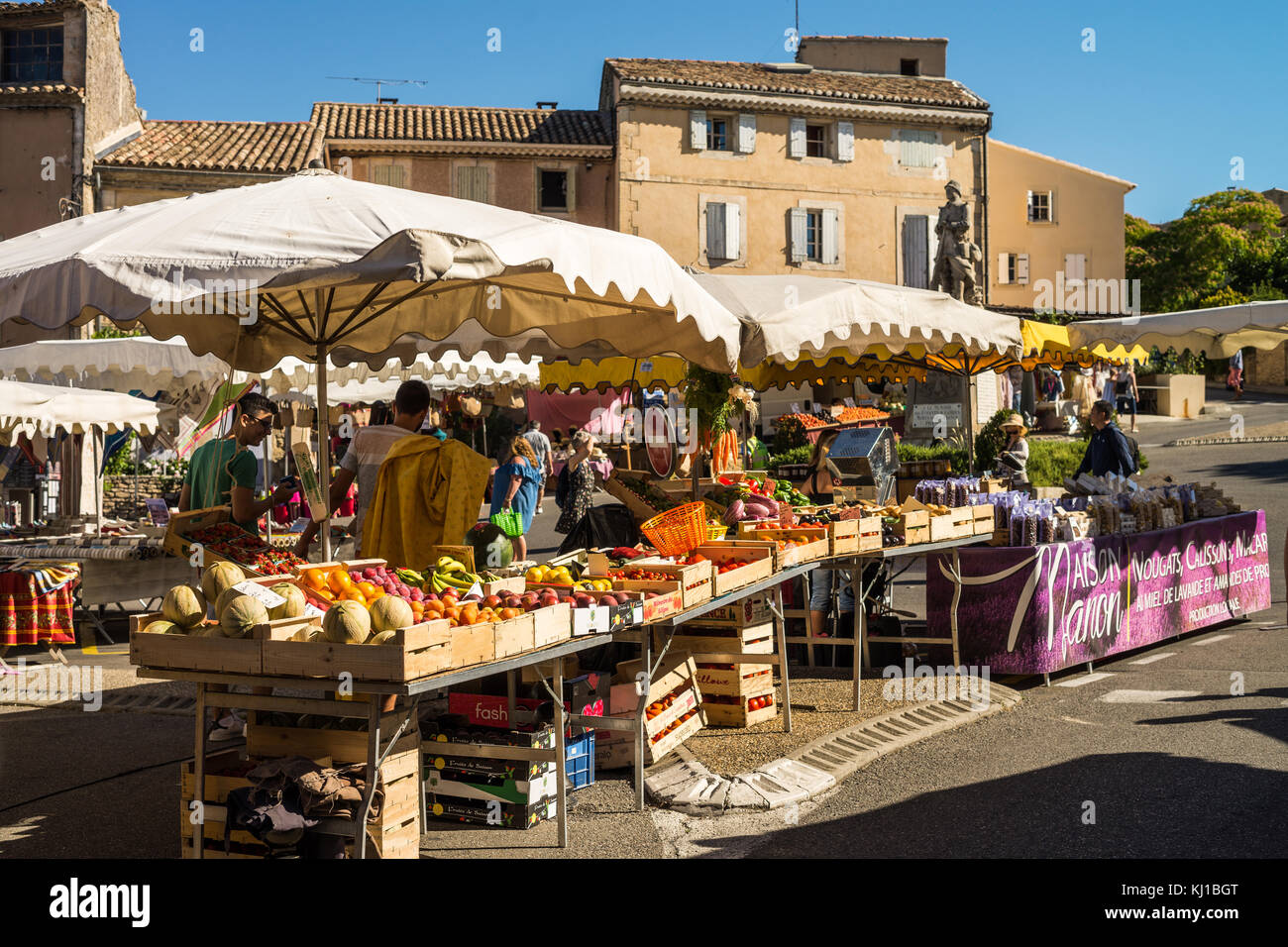Street market, Gordes, Provence, France, Europe Stock Photo - Alamy