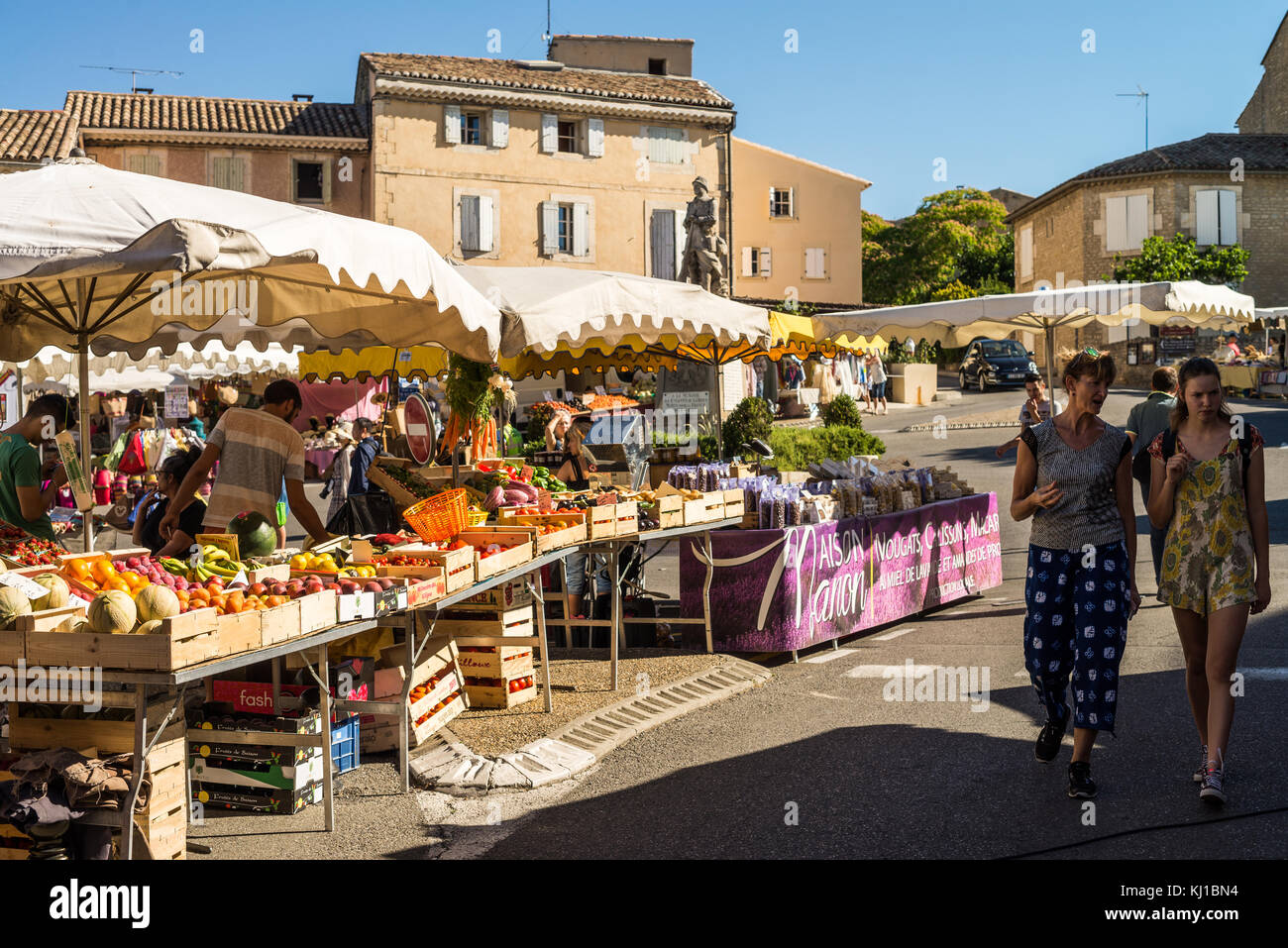Street market, Gordes, Provence, France, Europe Stock Photo - Alamy