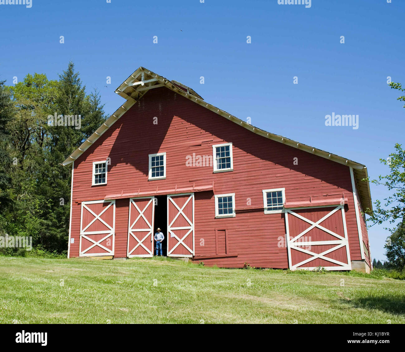Nice red barn Stock Photo - Alamy
