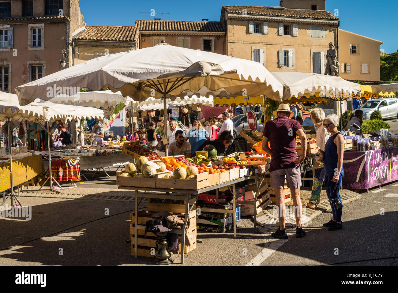 Street market, Gordes, Provence, France, Europe Stock Photo - Alamy