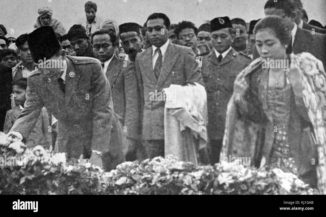 Mahatma Gandhi (1869 – 1948) arrives in London 1931. Gandhi was the ...