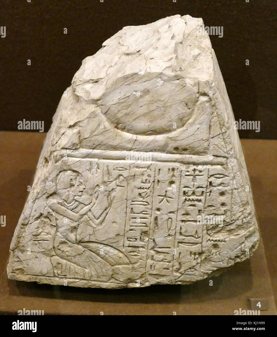 Tomb pyramid hi-res stock photography and images - Alamy