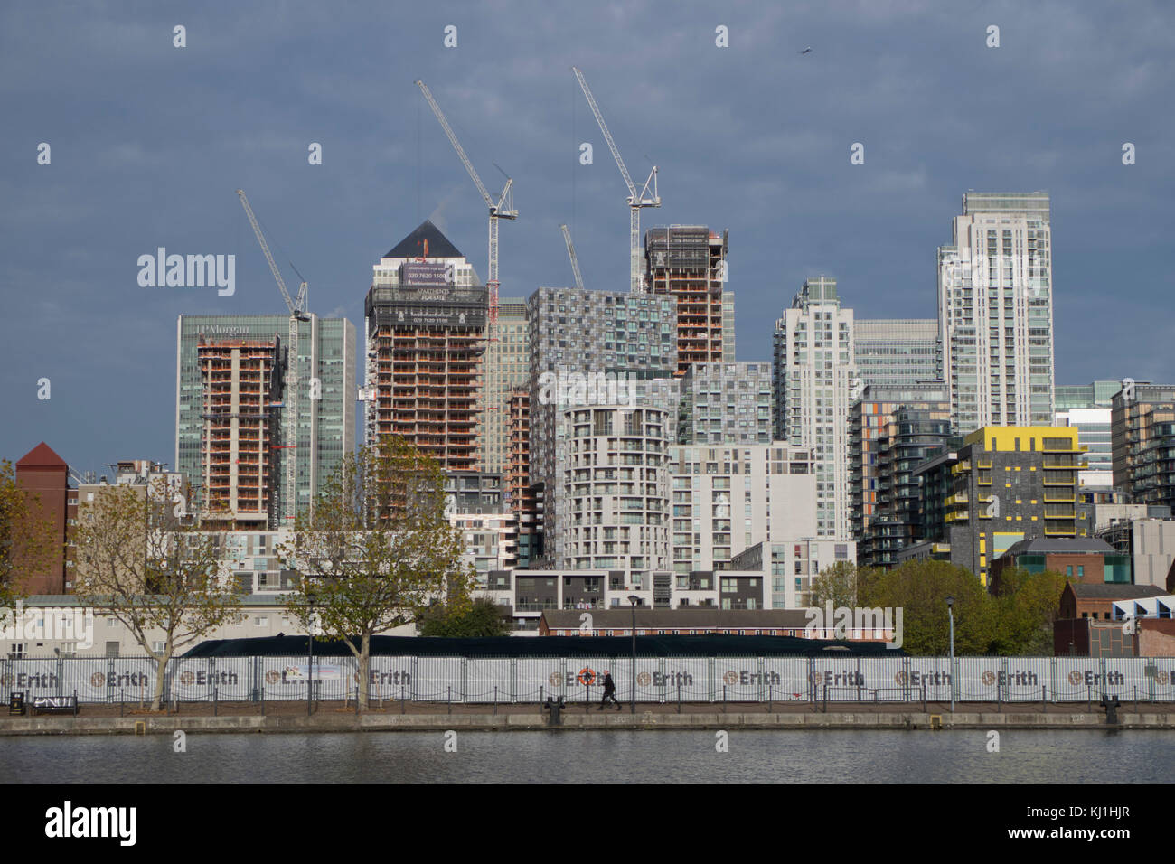 Clippers Quay luxury private marina development with Canary Wharf ...