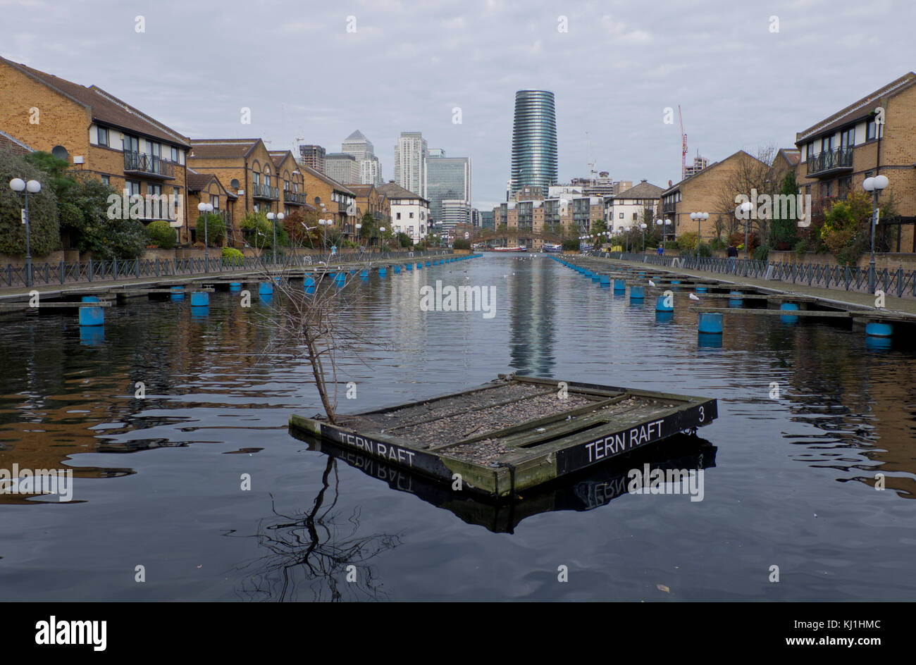 Clippers Quay luxury private marina development with Canary Wharf ...